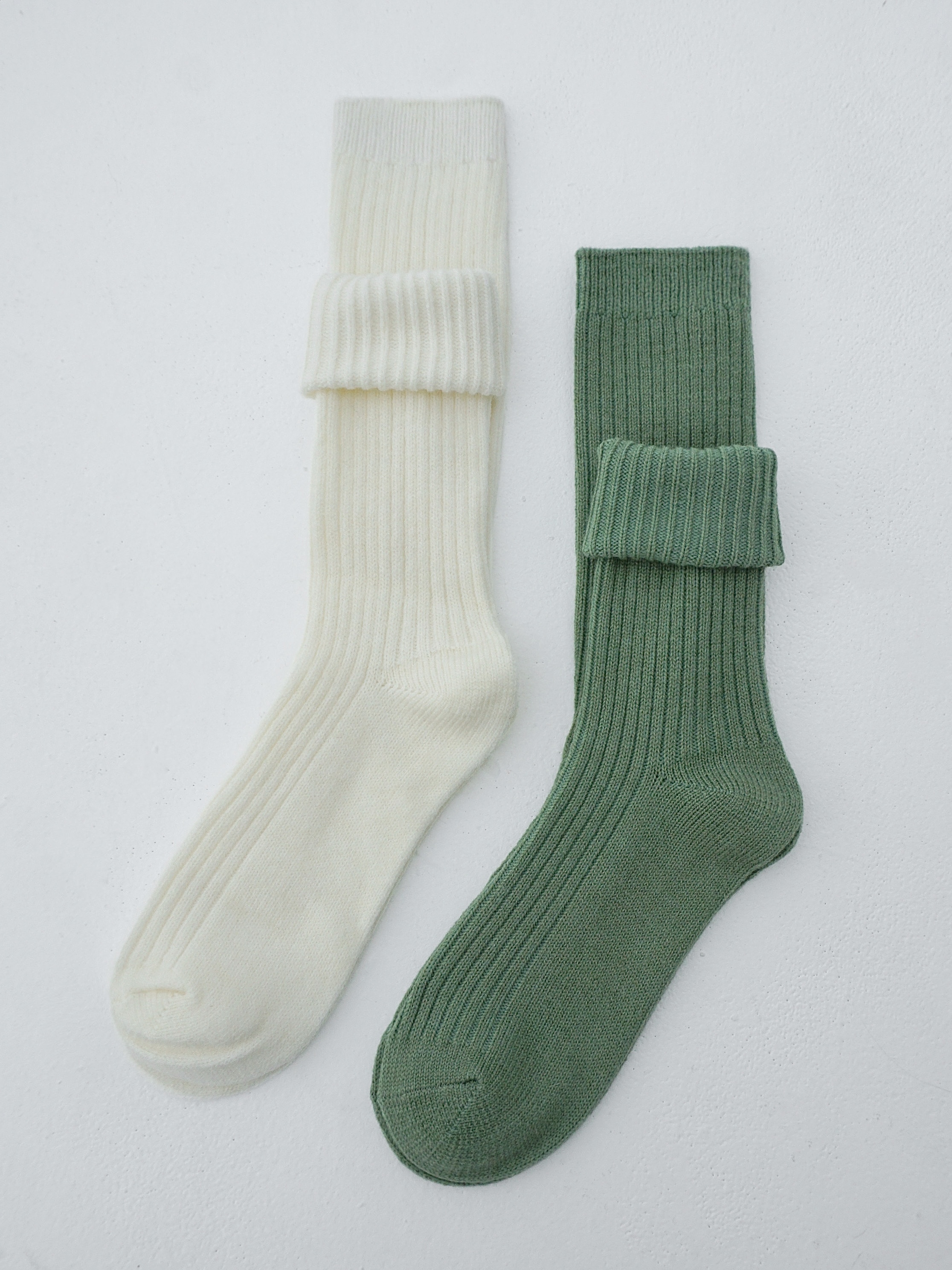 Комплект носков женских TENDEN WSF23/06 бежевых, зеленых 36-39, 2 пары