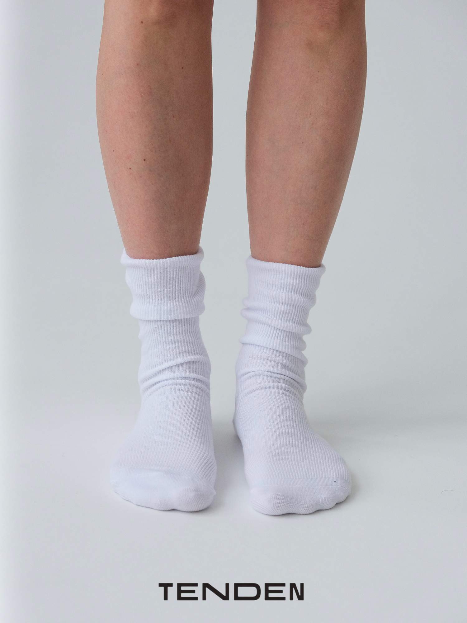 Комплект носков женских TENDEN WSF21/04M белых 36-39, 2 пары