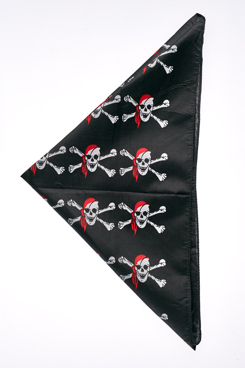 Бандана-платок Черепа пираты цв. черный-красный/236-1-34