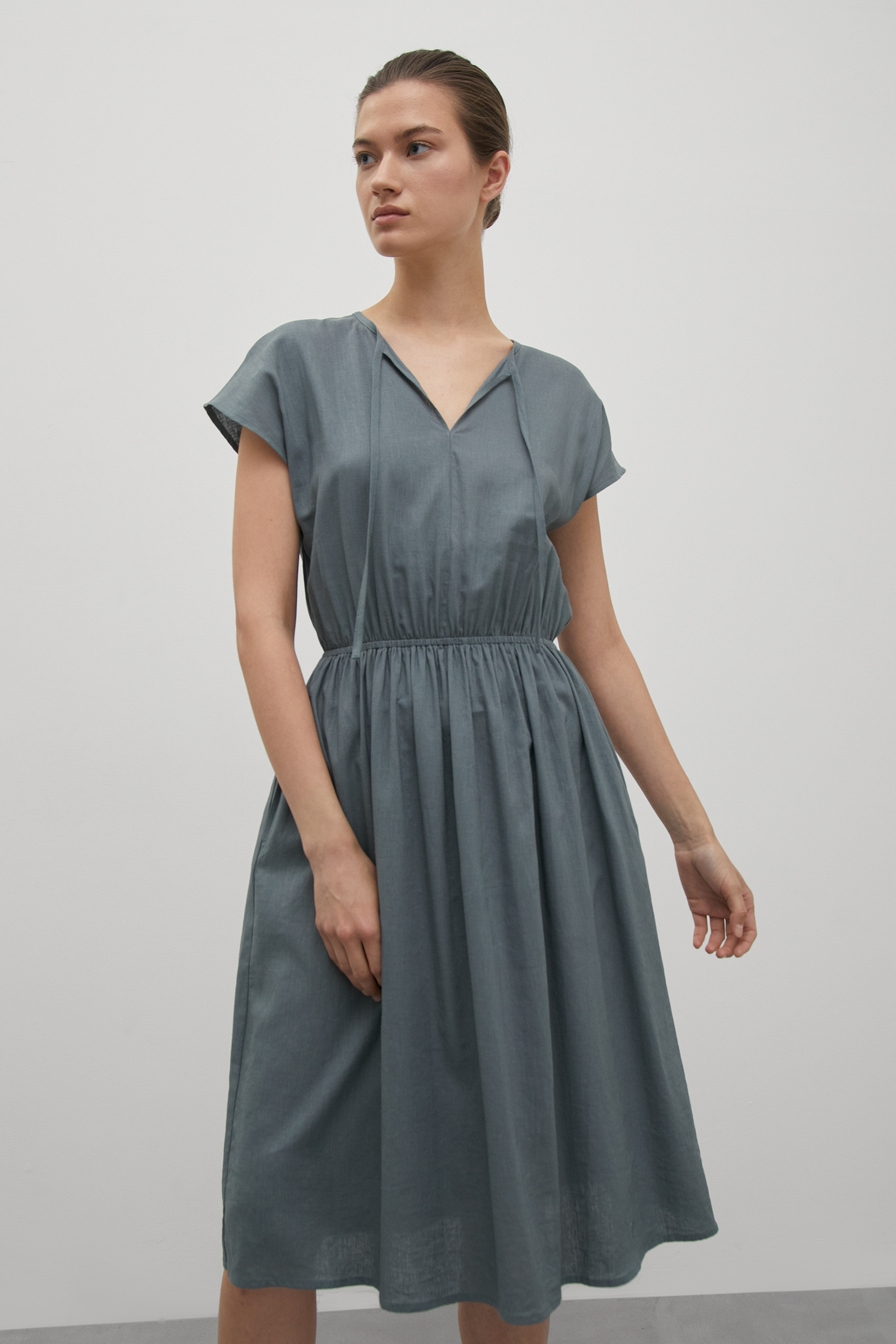 Платье женское Finn Flare FSD11093 серое XL